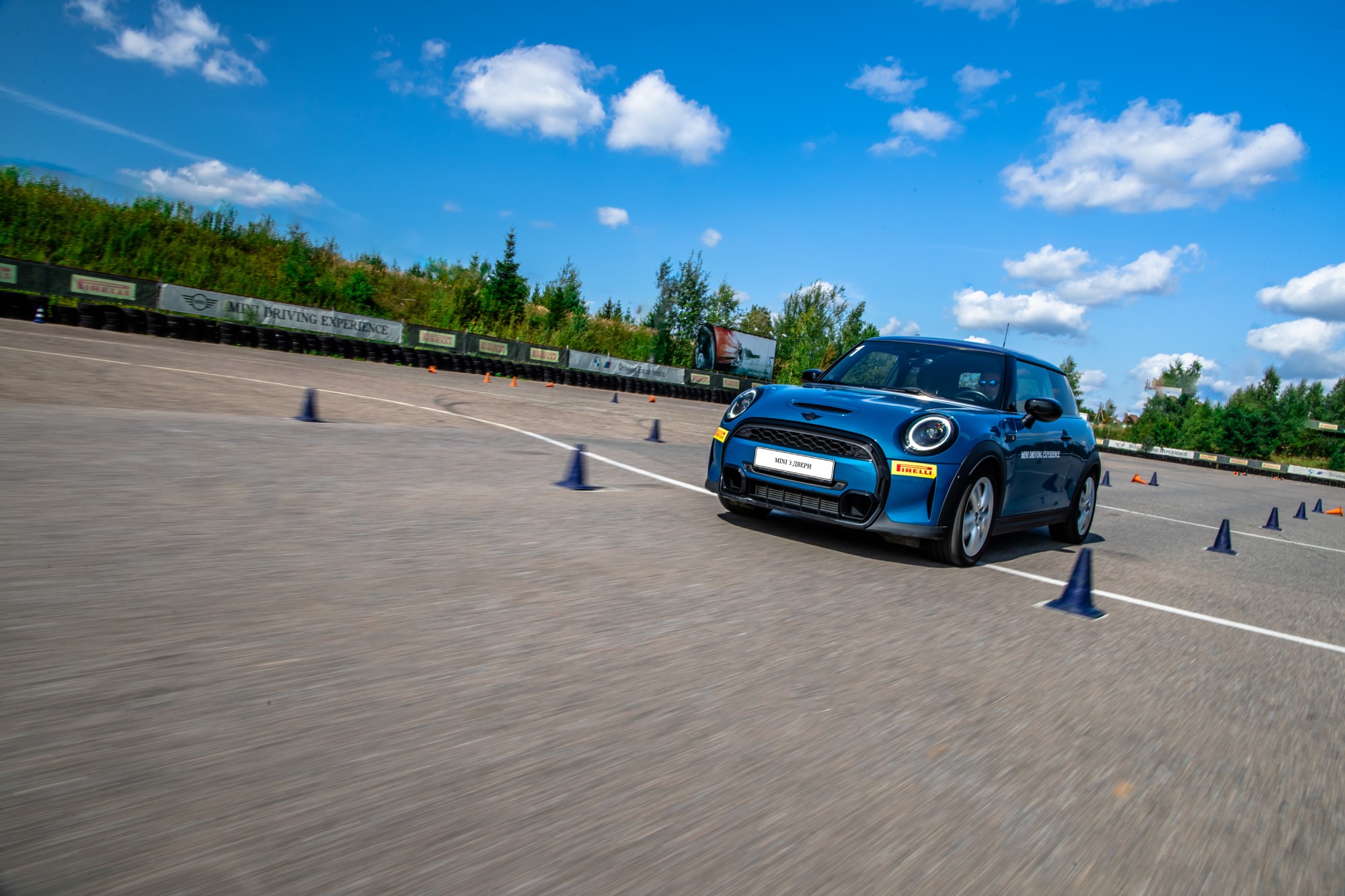 Курсы вождения в центре MINI Driving Experience