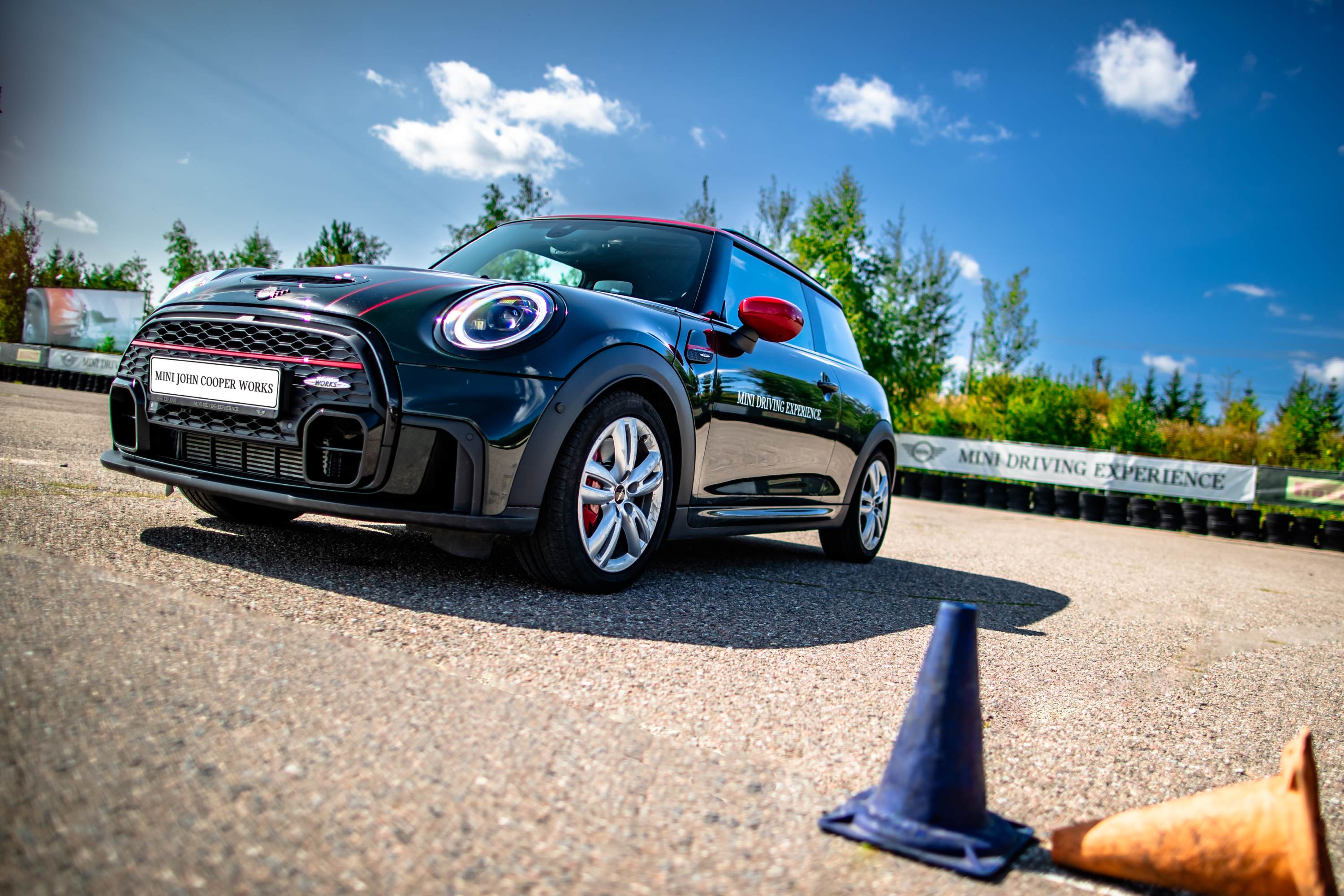 Курсы вождения в центре MINI Driving Experience